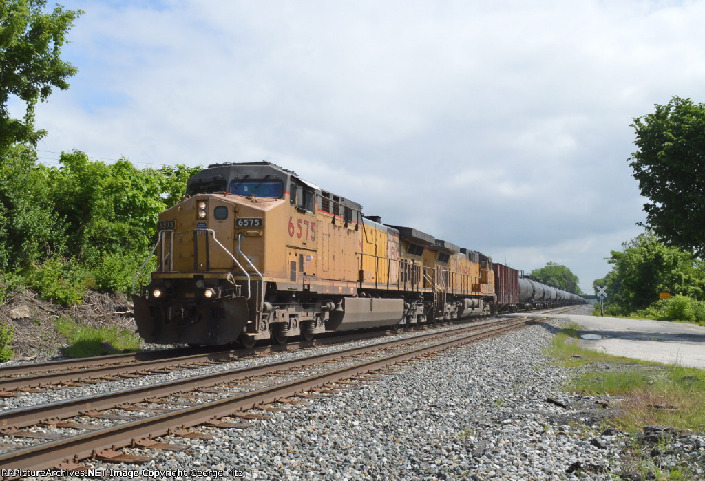 UP 6575 and CSX train K055